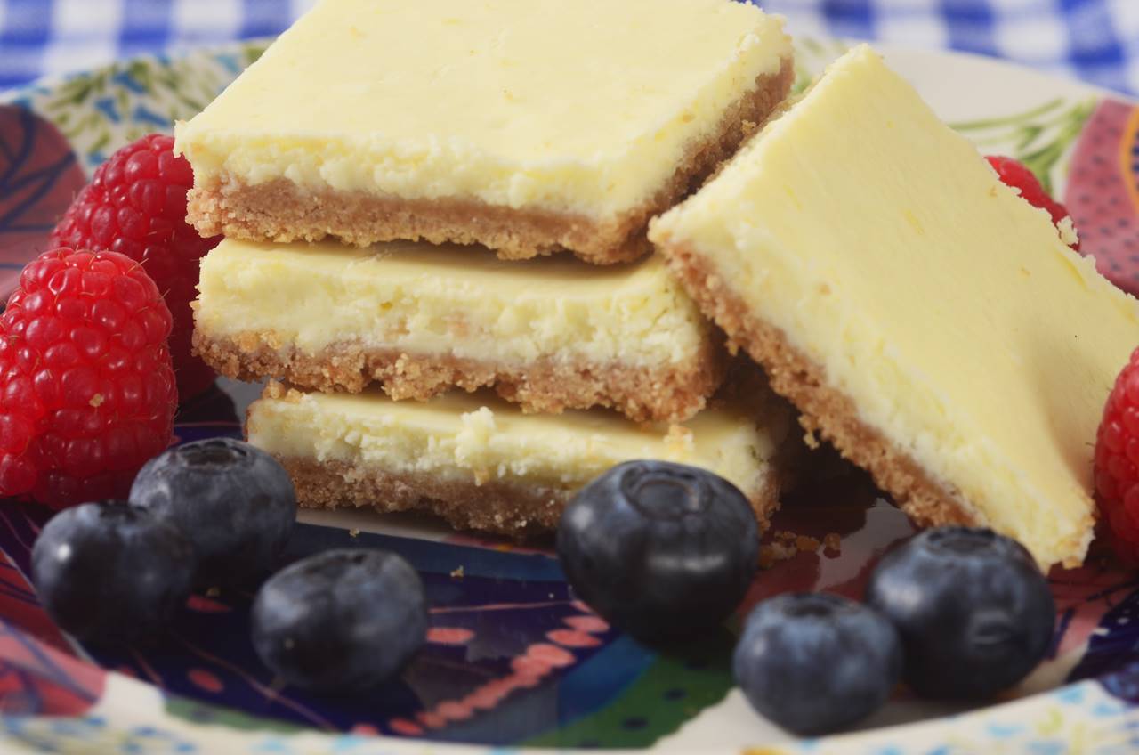 Cheesecake Squares - Joyofbaking.com *Video Recipe* Cheesecake Squares - Joyofbaking.com *Video Recipe*