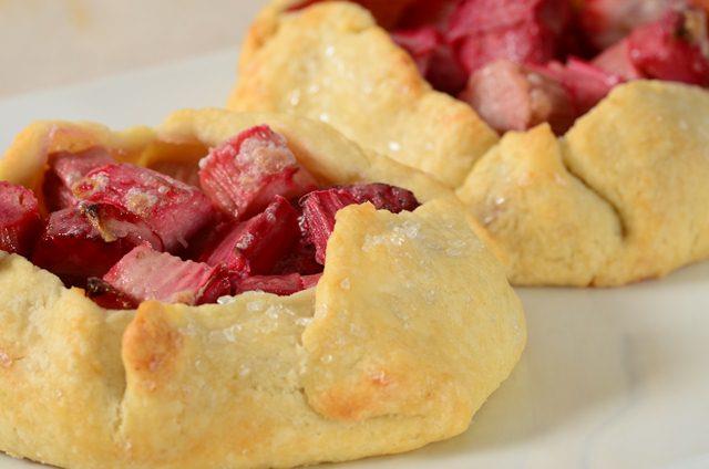 Strawberry Rhubarb Tarts - Joyofbaking.com